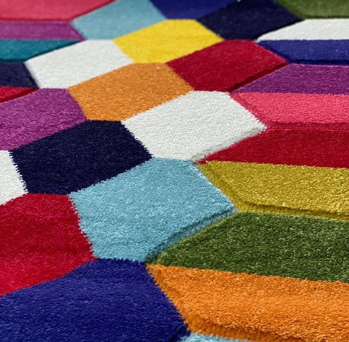 Covor cu romburi multicolor modern